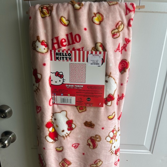Hello Kitty | Bedding | Nwt Pink Apple Hello Kitty Blanket | Poshmark